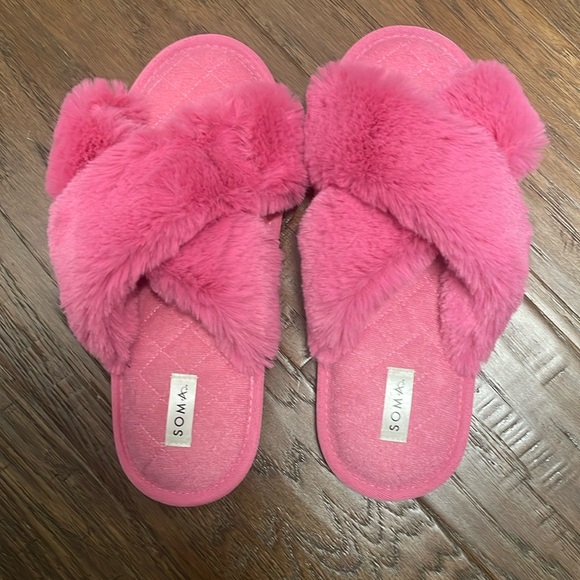 Soma | Shoes | Soma Fluffy Hot Pink Slipperslides | Poshmark